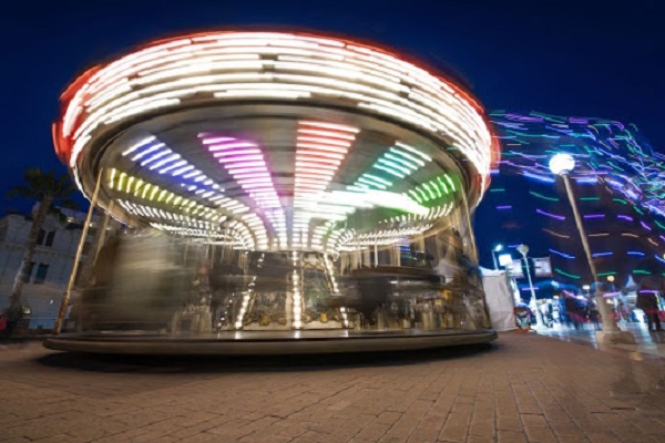 Increase Audience Engagement with Carousel Posts - Adam Houlahan